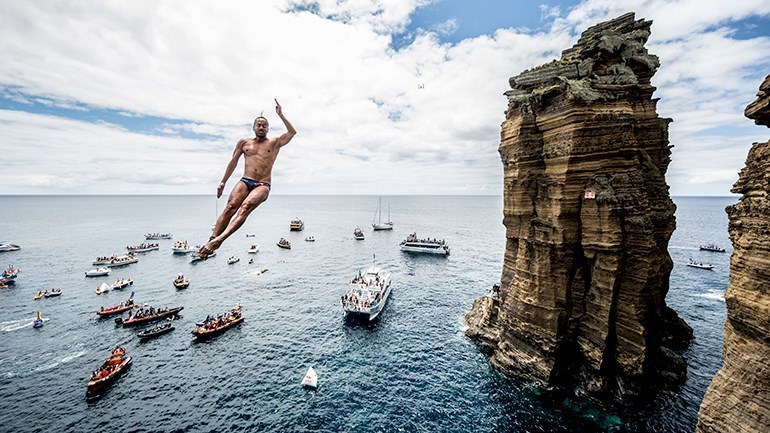 RED BULL CLIFF DIVING: CORAGEM E... UMA (ENORME) DOSE DE LOUCURA - I ...