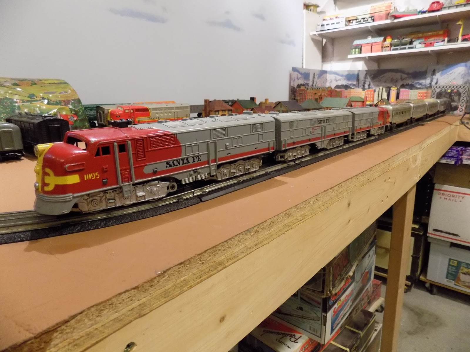 Toys and Stuff: TRAIN TIME: Marx Santa Fe Super Chief On The New Layout