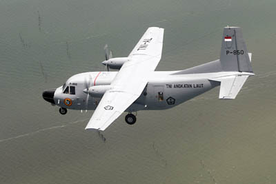 AIRPLANE SCALE MODELKIT: CASA C- 212