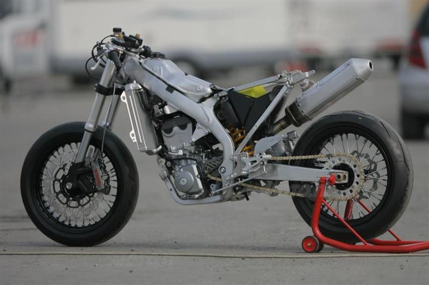 Bike Garage - Tornano Le Supermono - Bike Garage For The Cheetah Speed