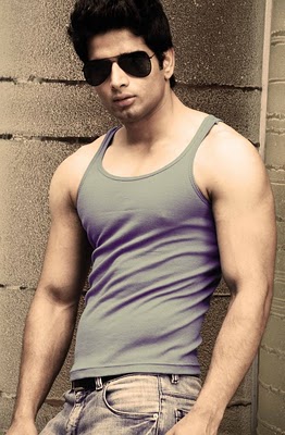 Shirtless Bollywood Men: Sahil Anand Arora