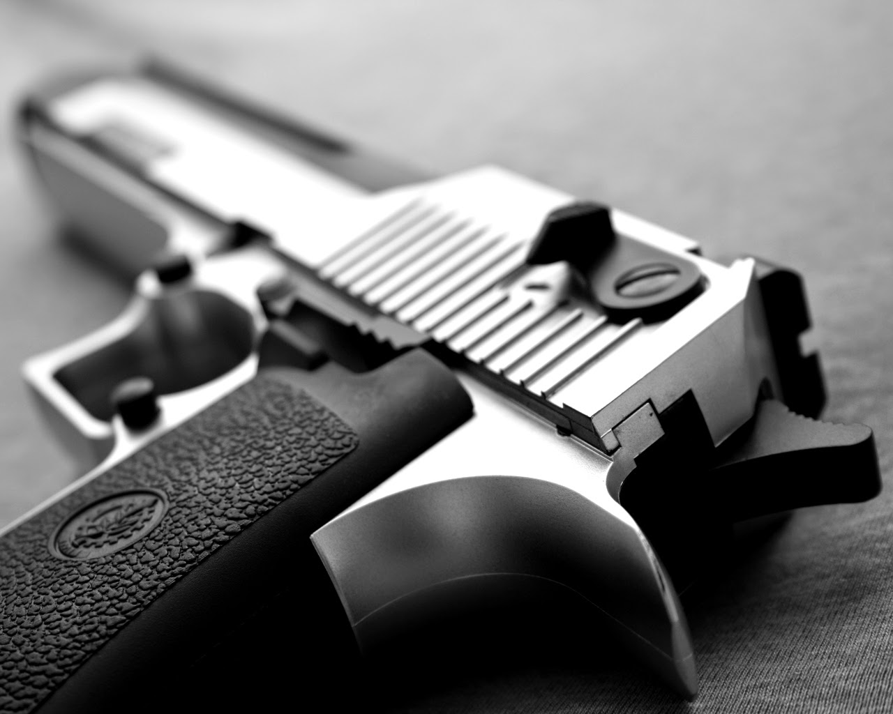 Historia Bélica Mundial: Pistolas Desert Eagle