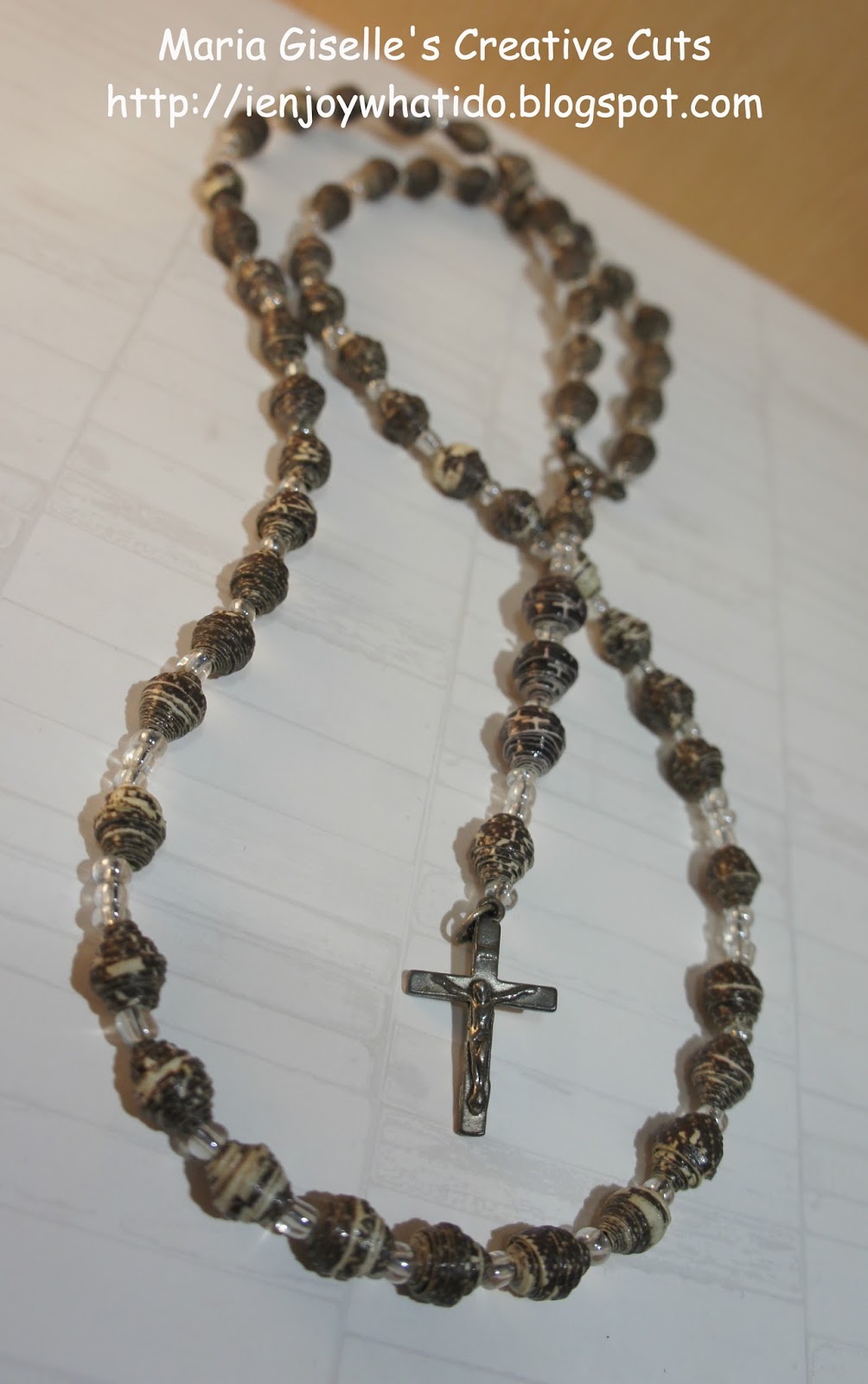 Maria Giselle's Creative Cuts: Paper Rolled Beads Rosary