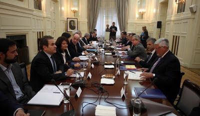Σηκώνουν κουρνιαχτό για να κρύψουν τη σύμπλευσή τους | ΕΡΓΑΤΙΚΗ ΕΞΟΥΣΙΑ