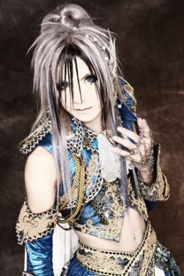 Teru of Versailles Biography | Bio Guitar