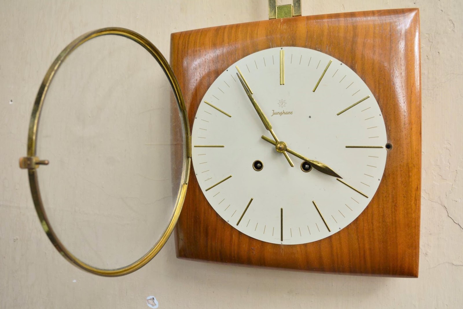 Antik Curio Reklame Lama Vintage & Retro Djojosoepoko: Jam Dinding JUNGHANS