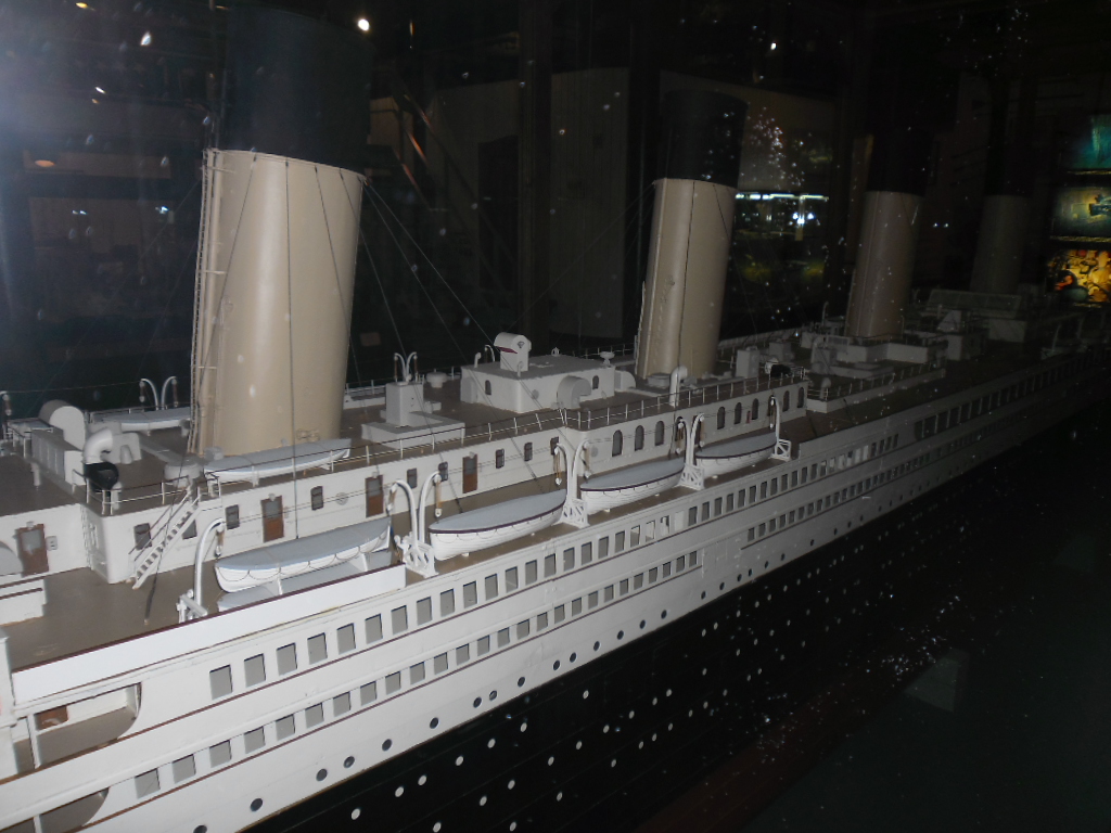 model ships in the cinema: Titanic 1953, Gentlemen Prefer Blondes 1953 ...