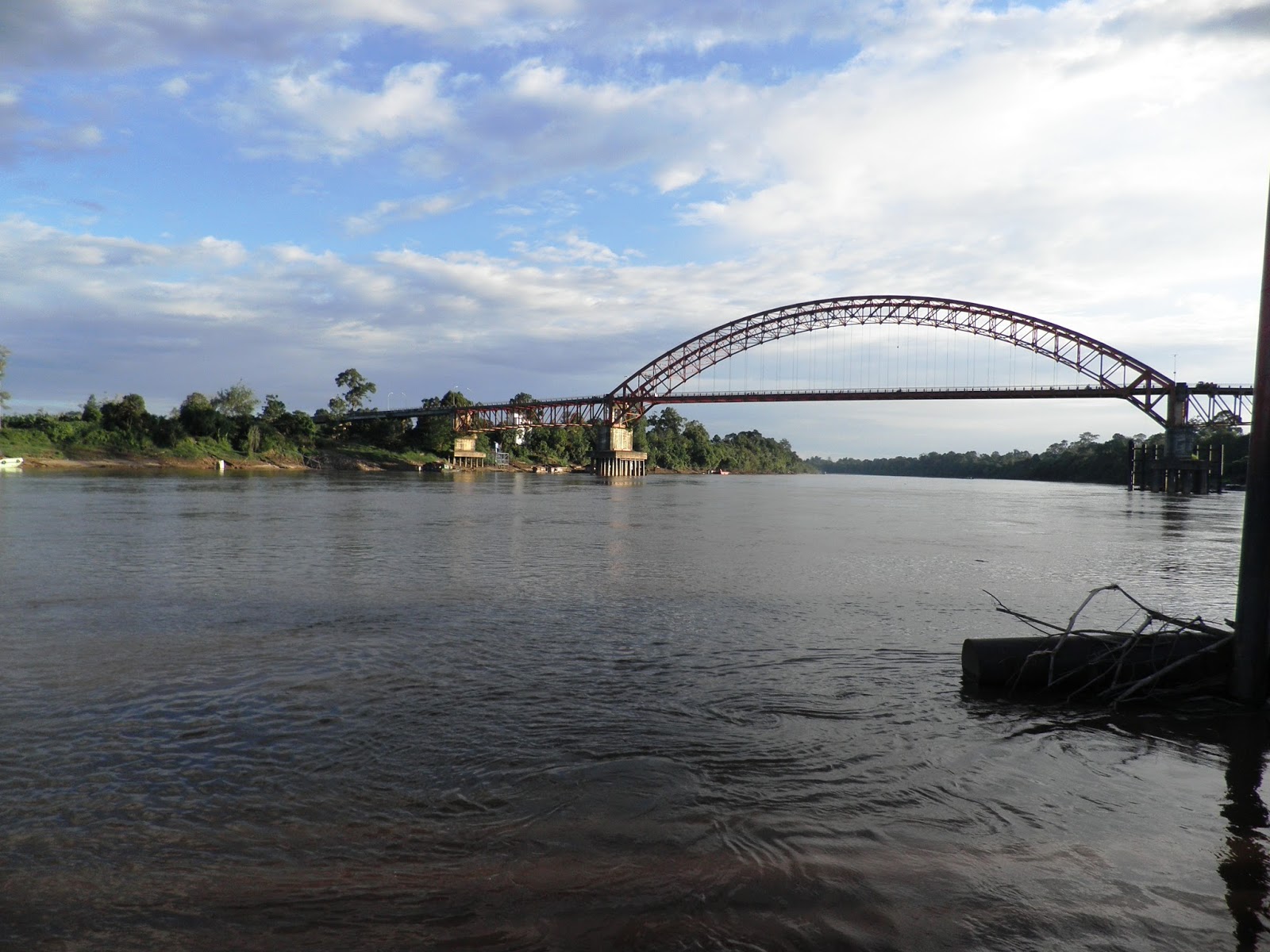 Wiyak Bumi Wiyak Langit: Jembatan Merdeka di Kota Puruk Cahu