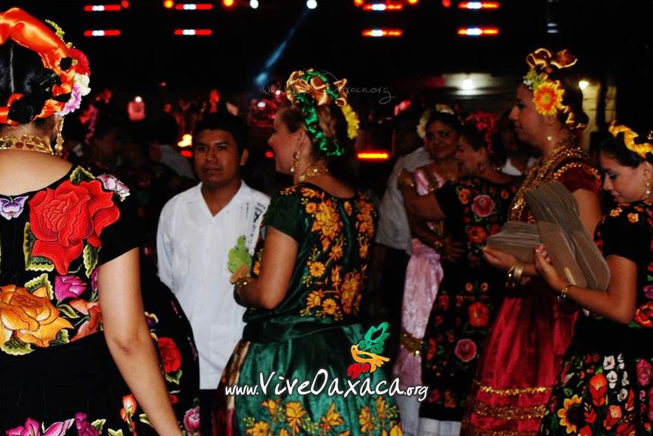 Majestuosa Vela Sandunga 2013 en Santo Domingo Terhuantepec - Vive Oaxaca