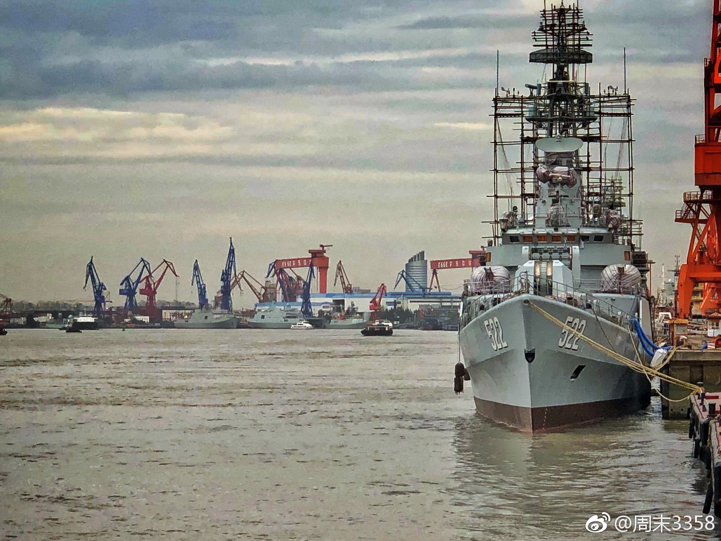 China Defense Blog: Photos of the day: 5th and 6th Type 071 LDP fitting ...