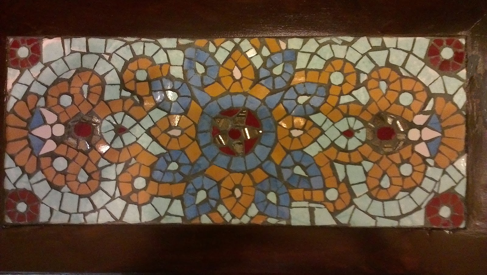 Muna's Craft Company: Roses, arabesque mosaics and paintings