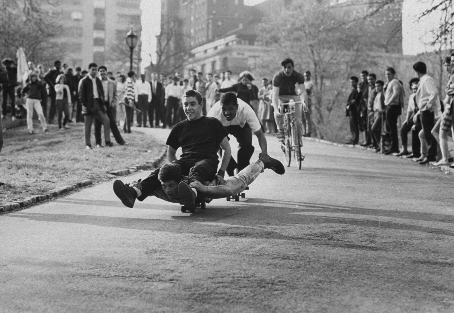20 Vintage Photographs Capture the Boom of Skateboarding New York City ...