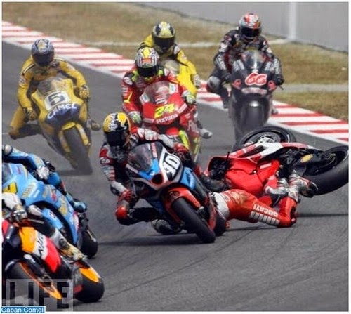 Foto Kemalangan Moto GP Yang Amat Menakutkan. - Gaban Comel