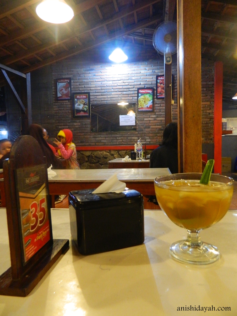 SangPetualang: Bale Bebakaran Resto di Jogja