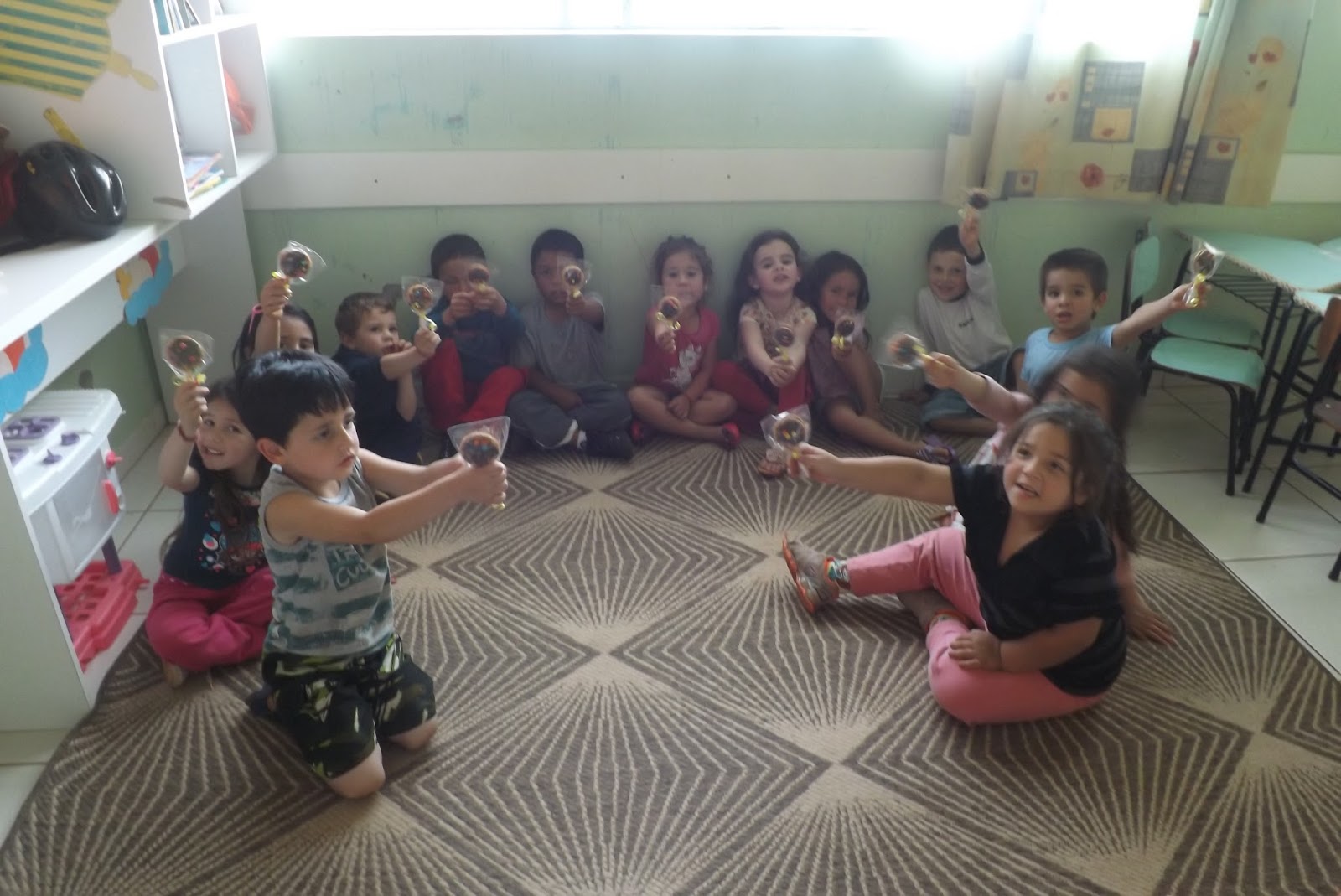 Escola Municipal João Protasio da Luz: Professora Isis realizando ...