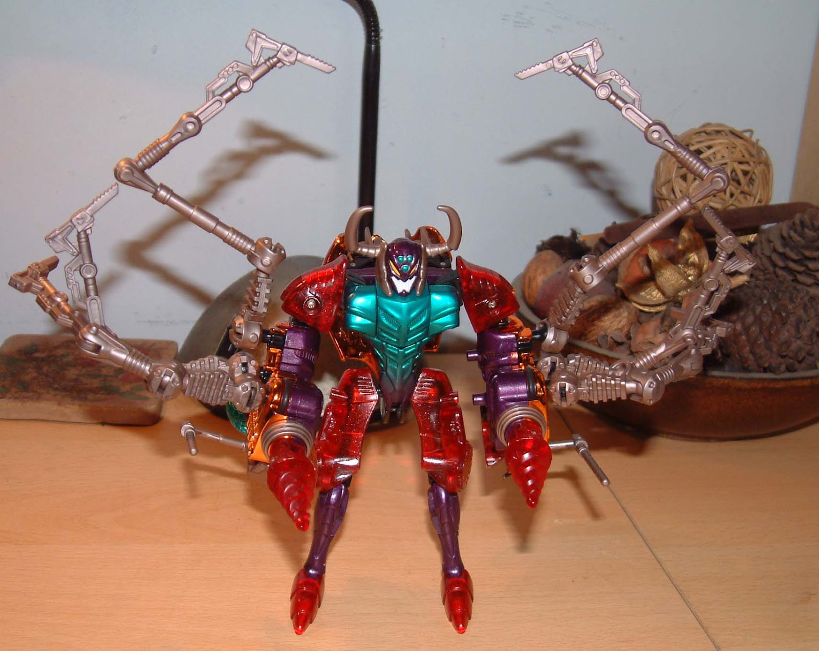 THE TRANSFORMERS: BEAST WARS SCAVENGER