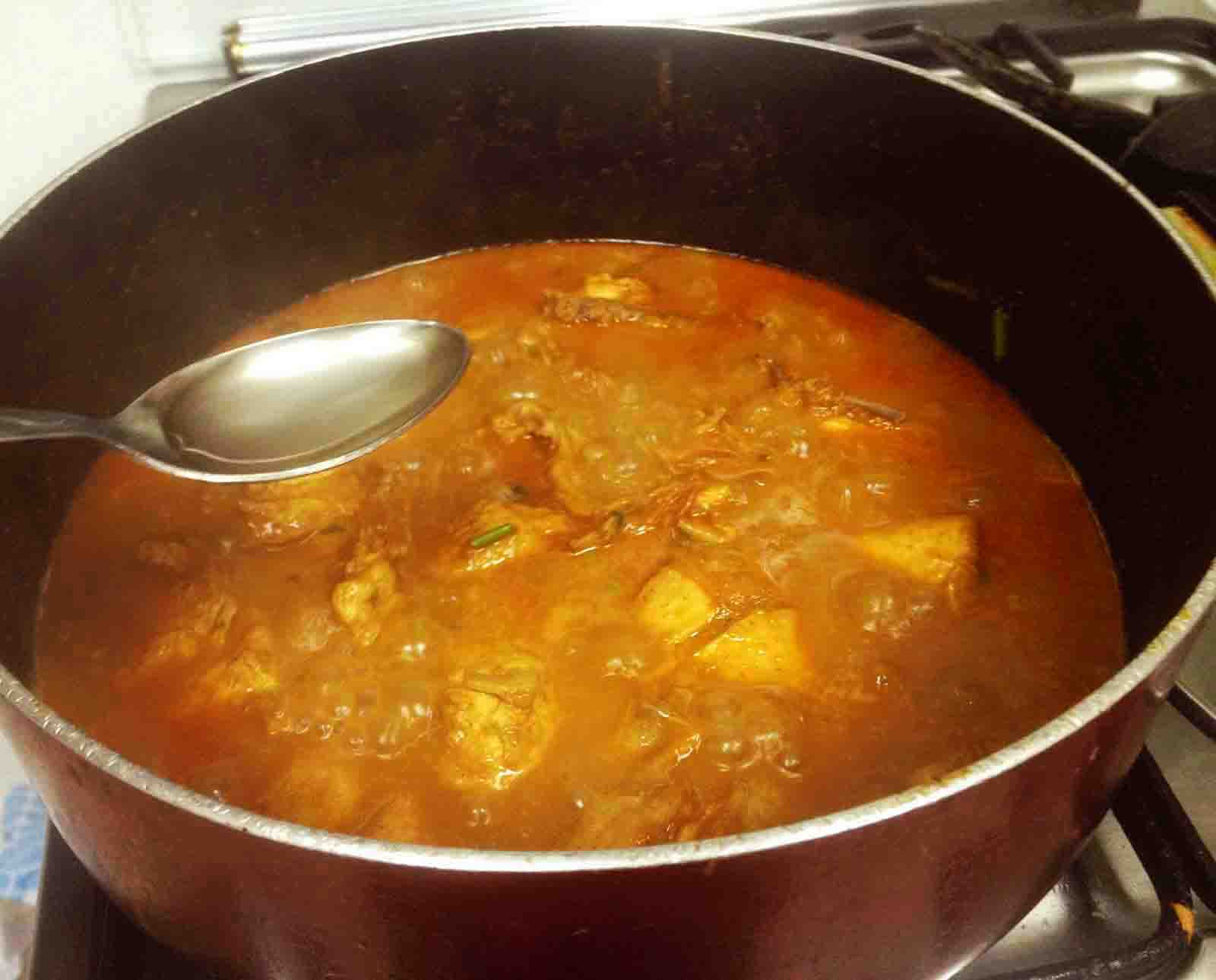 SPICY CHICKEN CURRY - NADAN CHICKEN CURRY