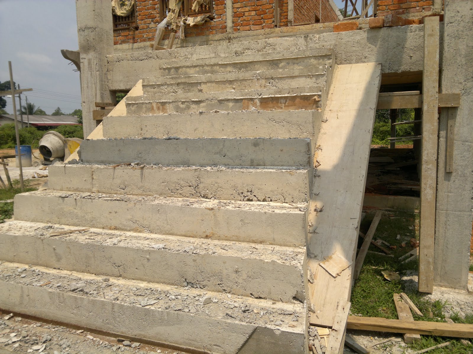 Hartanah Property Terengganu: Tangga Konkrit