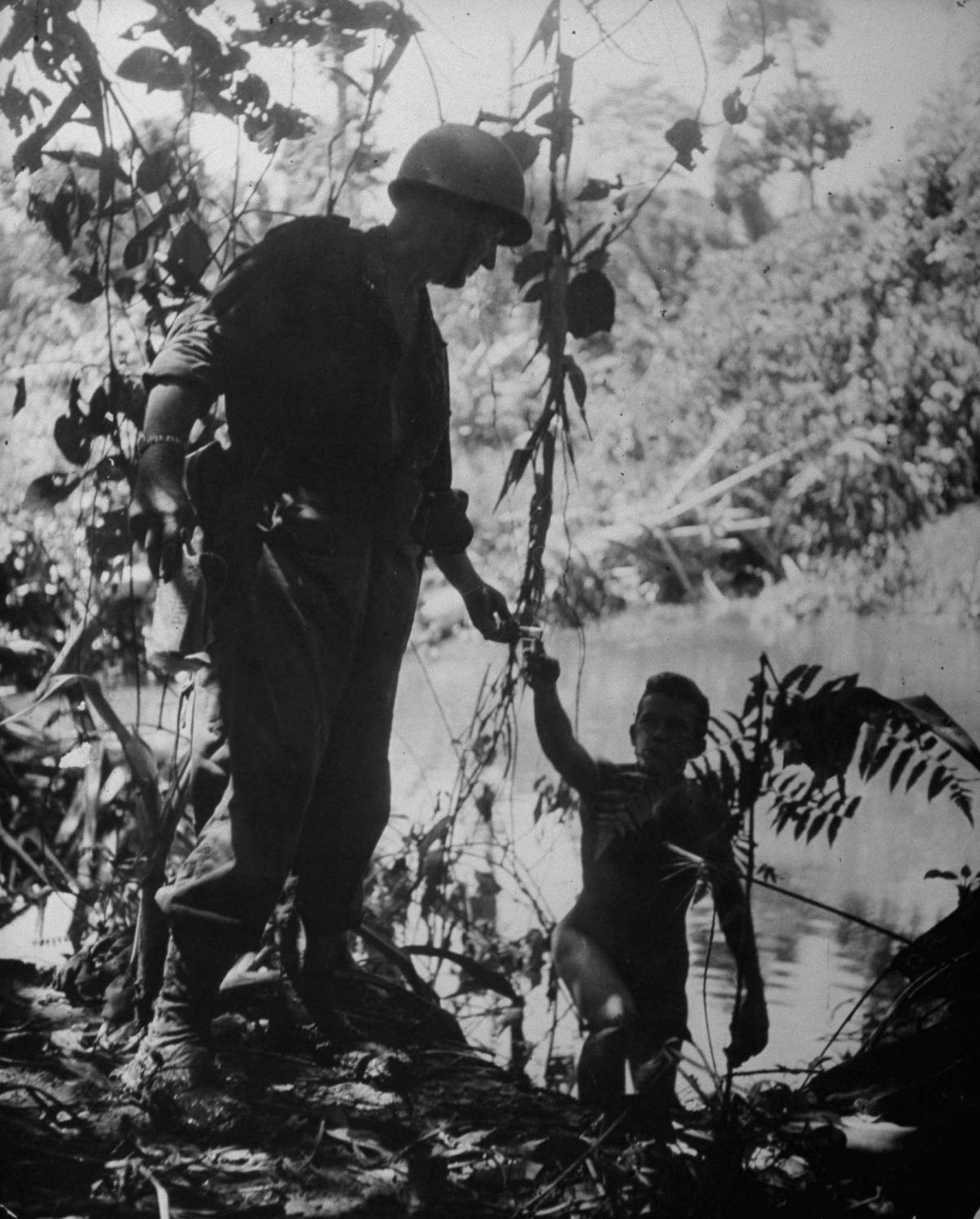 22 Rare Photographs That Capture the Brutal Life of American Troops ...