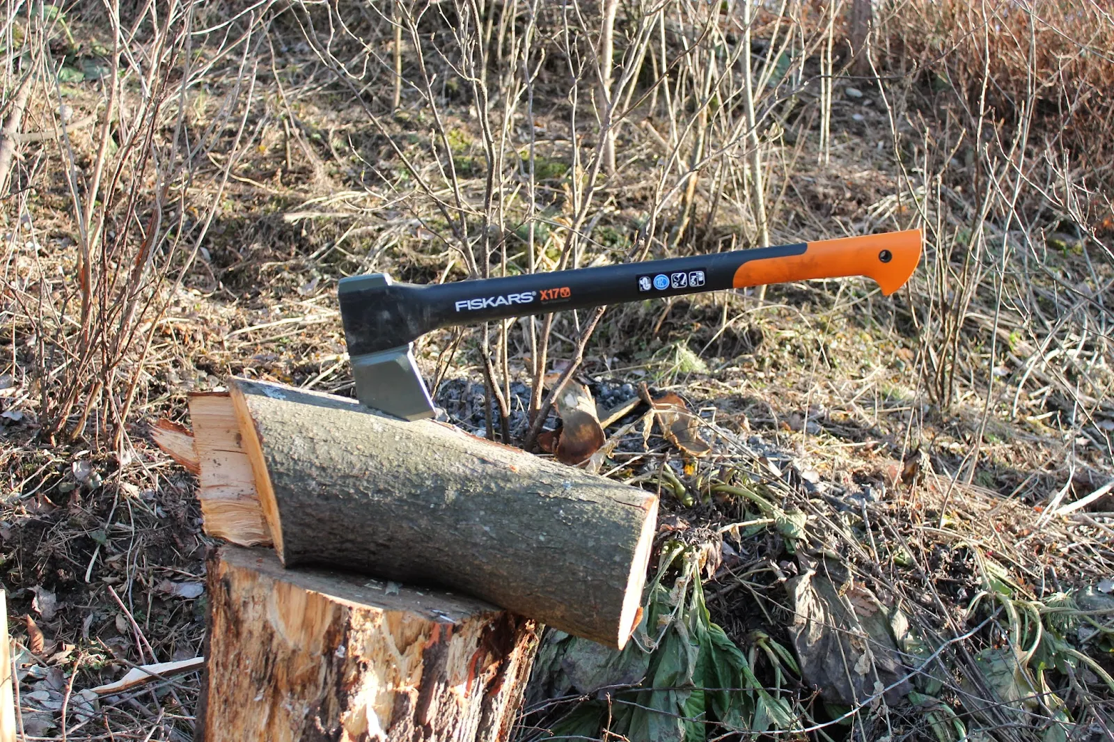 Kylätalkkari talonmies puutarhuri Tampereen talousalueella. Kaatuu ...