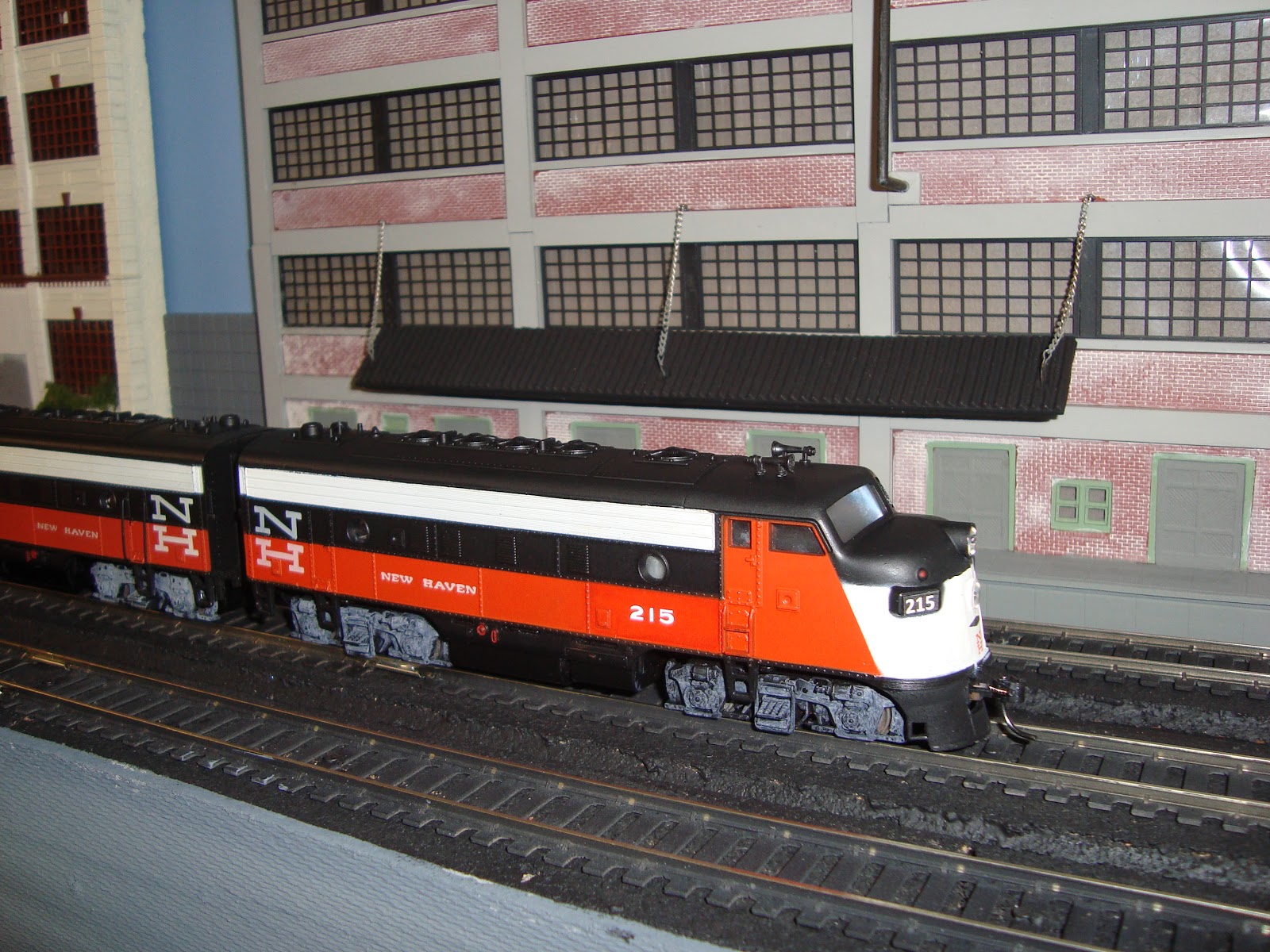 New York Central Train Layout: Refurbished New Haven F7 Diesels