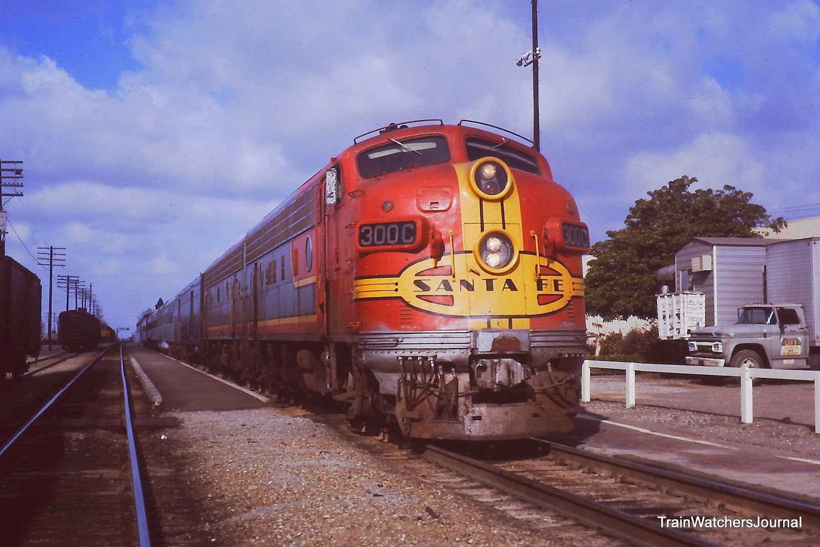 TrainWatchersJournal: Two Years Later - Amtrak 776 - ATSF 300C