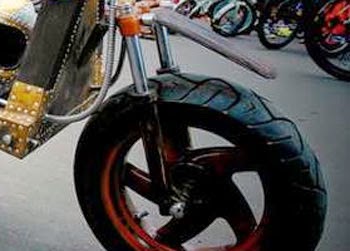 Gambar Motor Unik dari Kayu Bentuk Skutik | Koleksi Gambar Motor