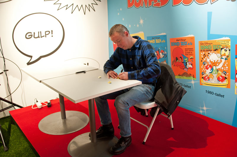 Disney Comics Randomness: Guinness World Record, smallest comic book