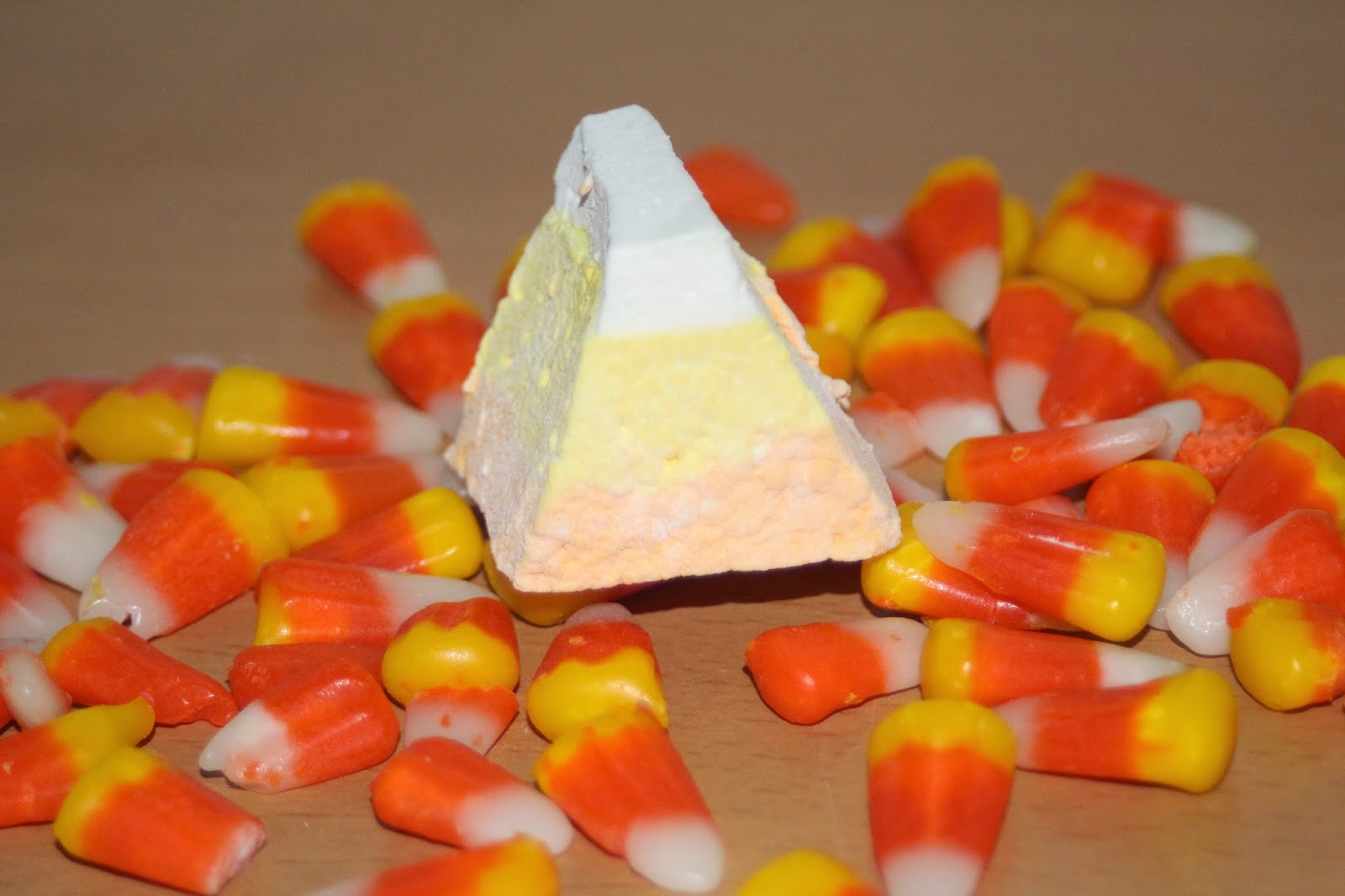 Julie Bakes: Halloween treat #1: Candy corn marshmallows