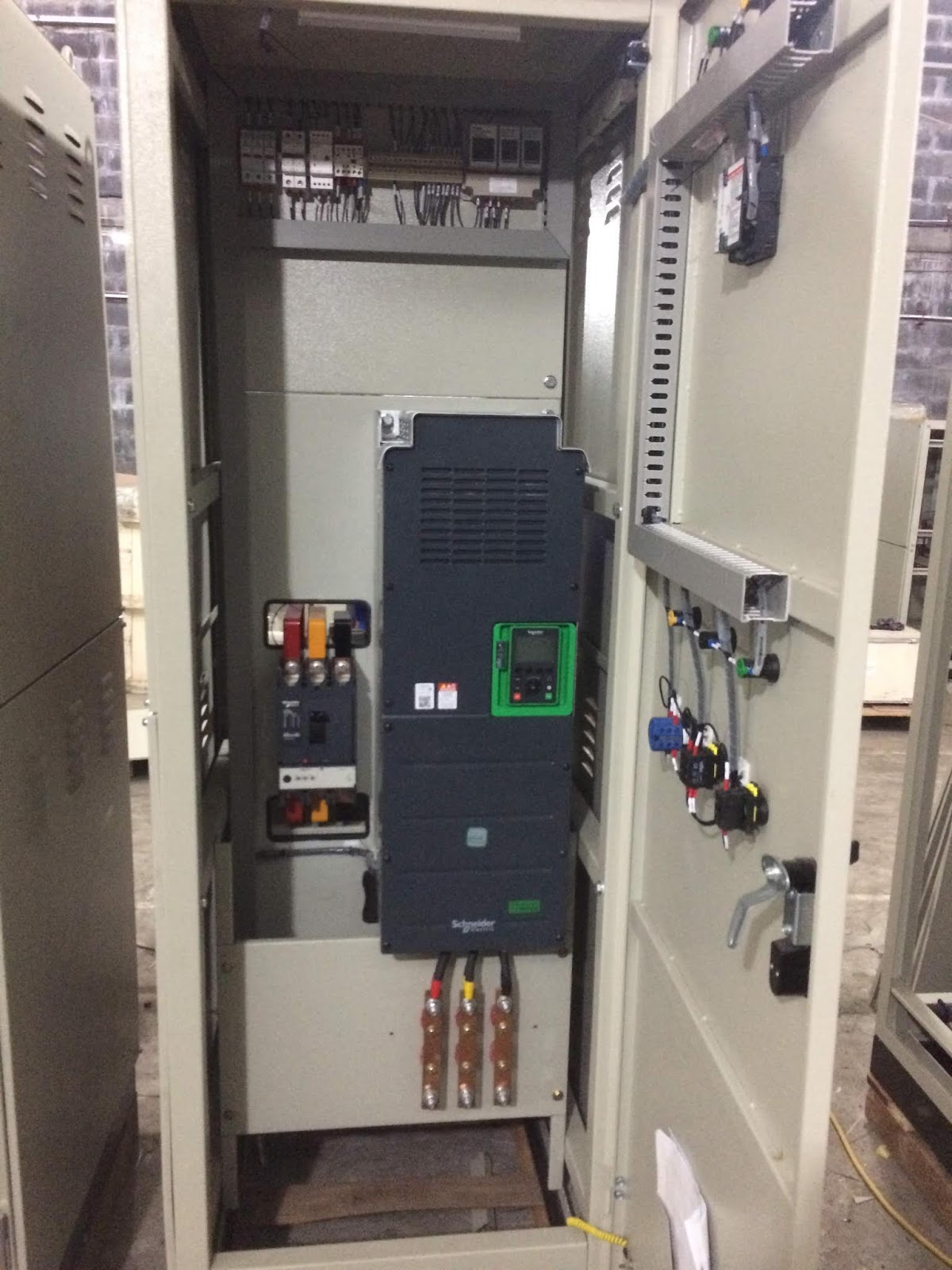 hargajualpanellistrik: PANEL INVERTER POMPA AIR PADA PDAM