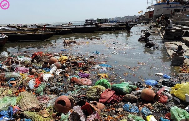 Vedic Views on World News: INDIANS KEEP FAITH WITH GANGES DESPITE POLLUTION