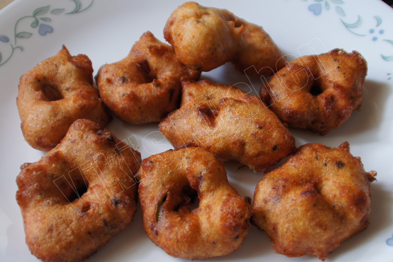 Viki 's Kitchen: Potato ulunthu vadai