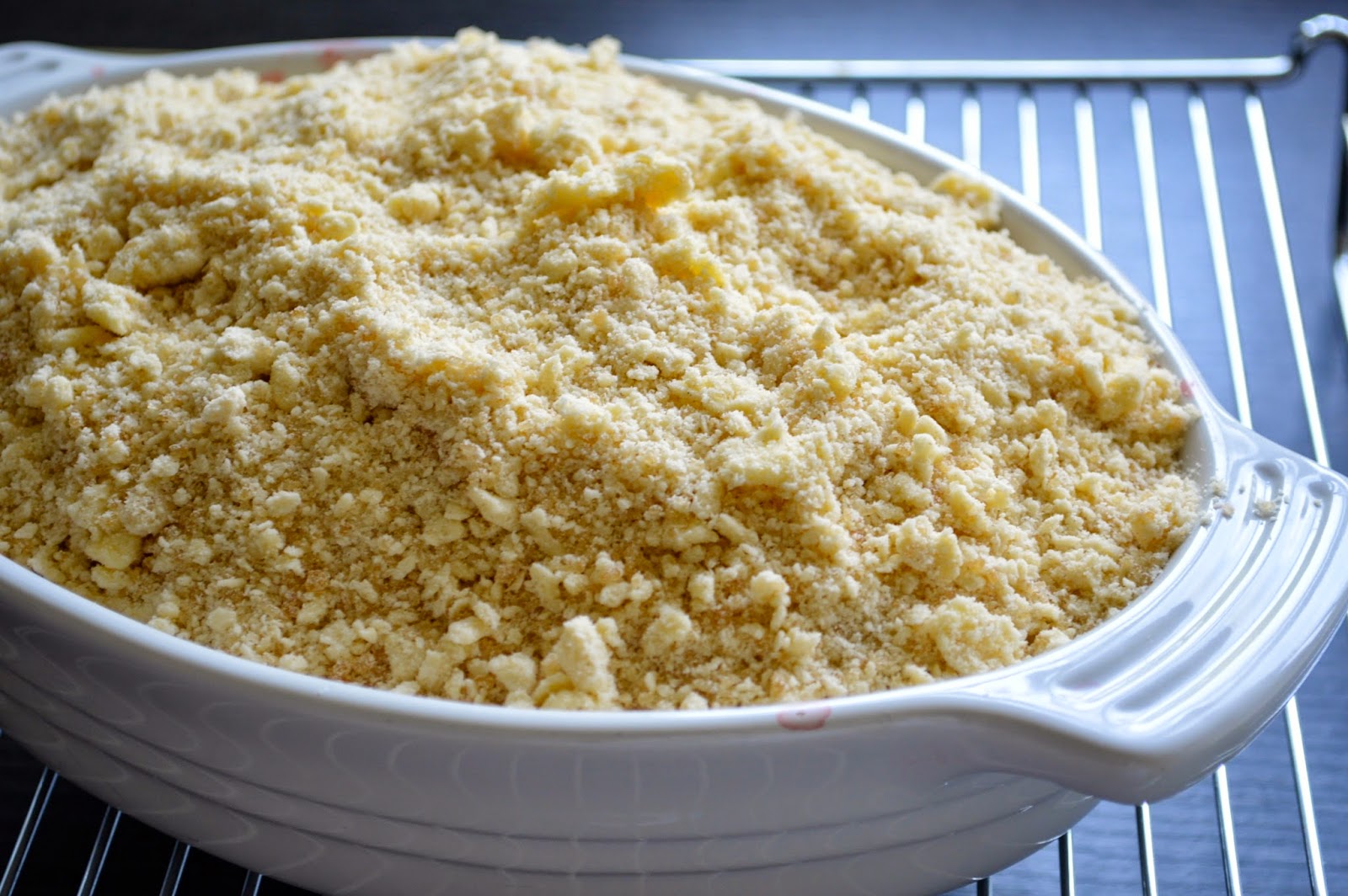 Kitchen Delights: Strawberry and Rhubarb Crumble - Recipe