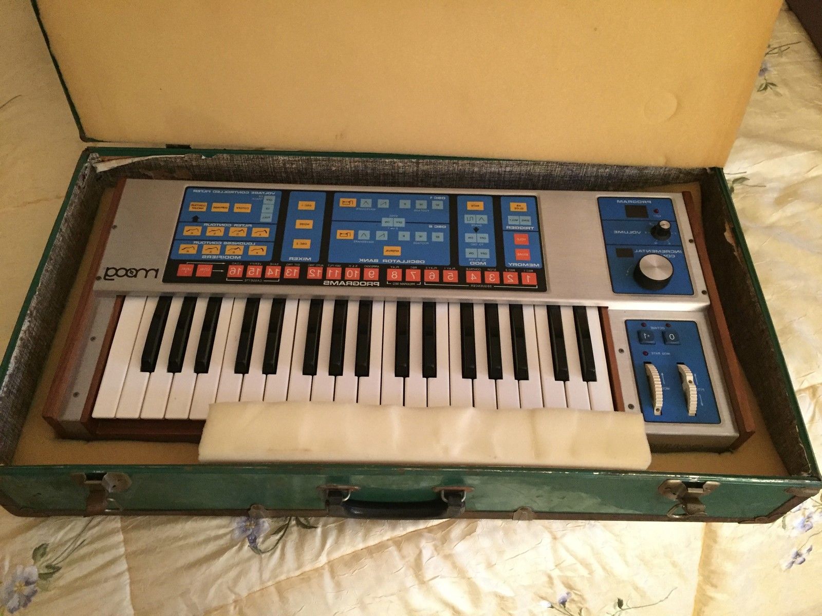 MATRIXSYNTH: Moog The Source Vintage Analog Synthesizer SN 2951