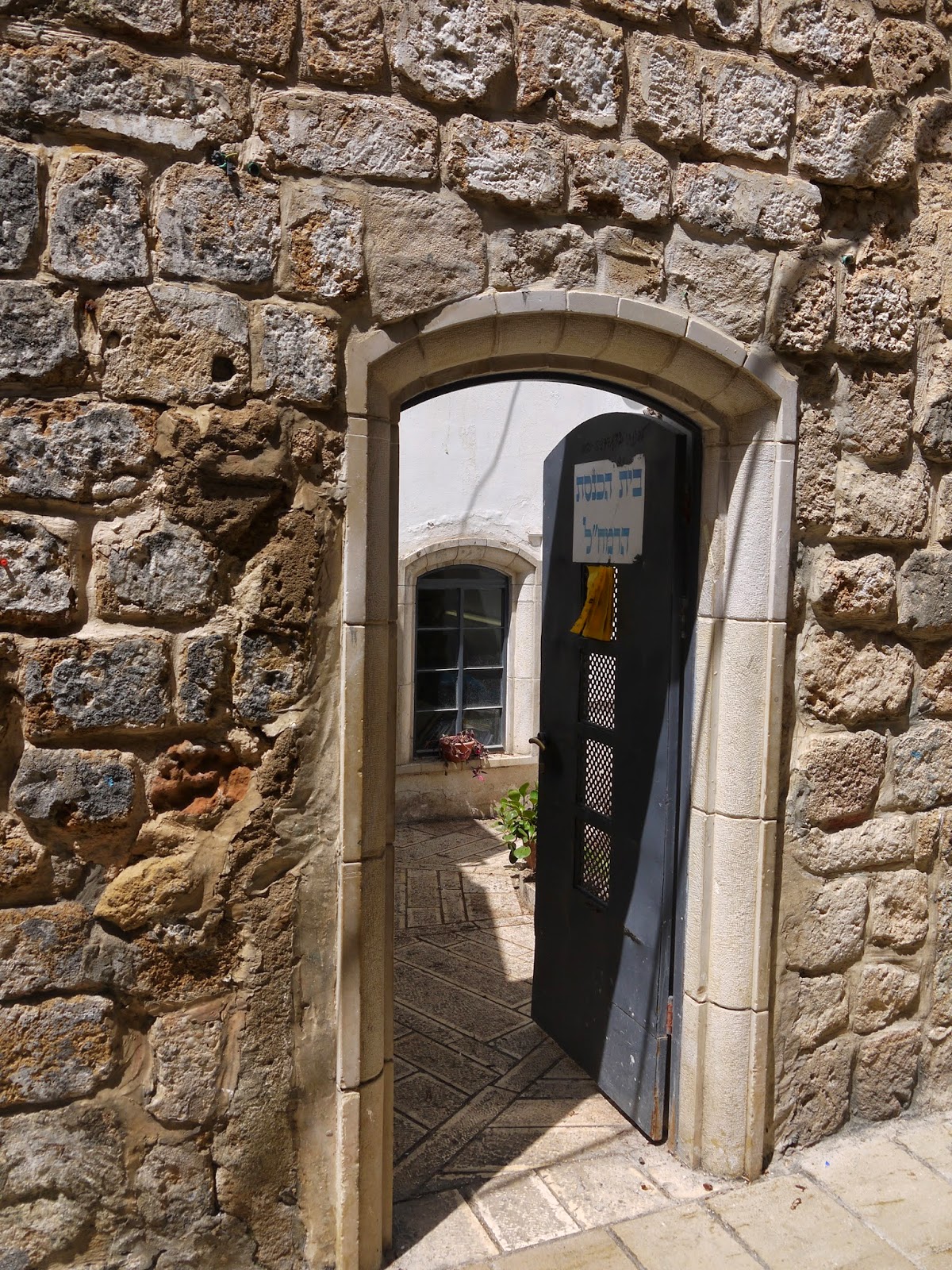 Adrian Yekkes: April 2012