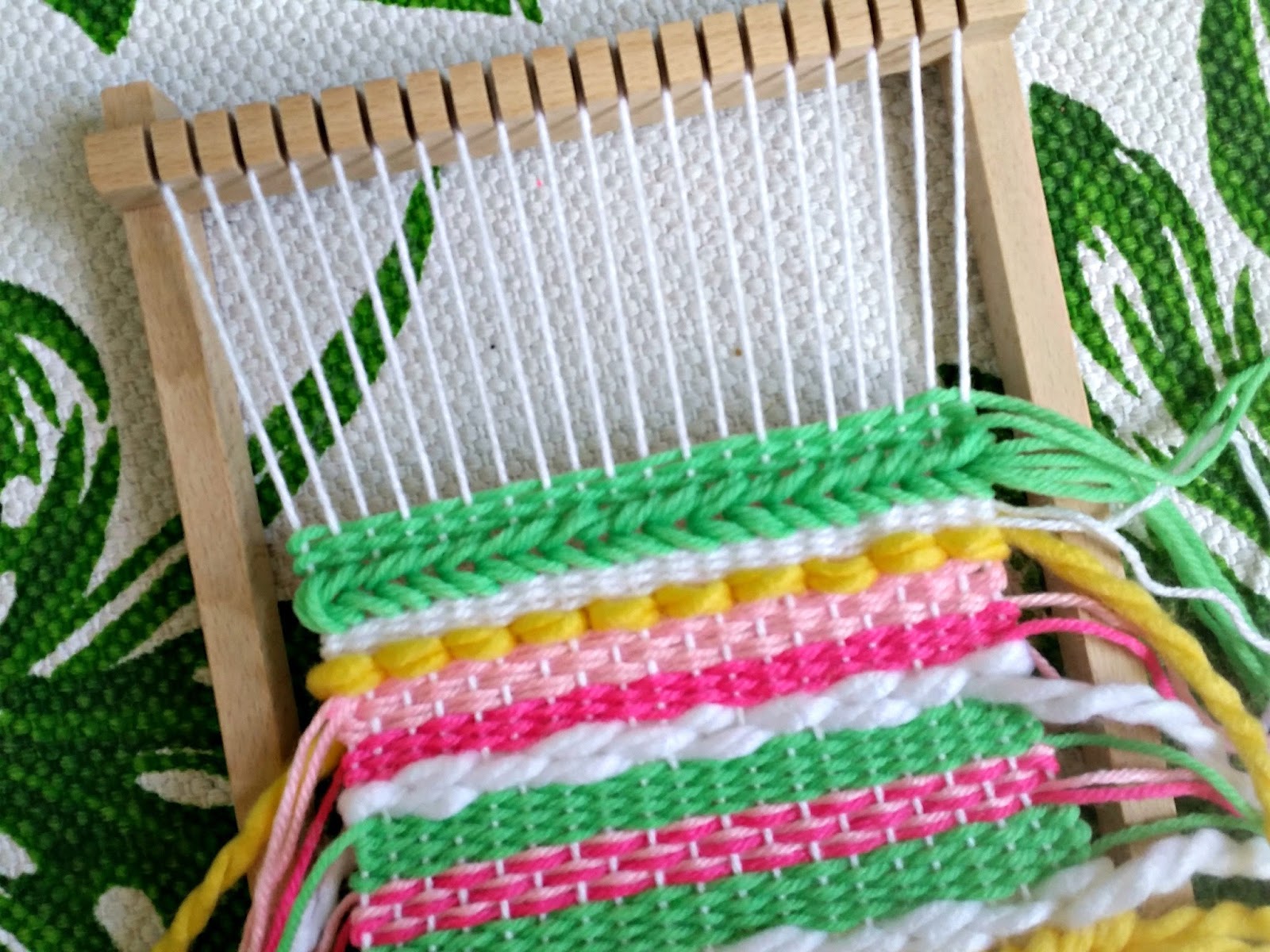 cupcake cutie: How to weave: Free step-by-step tutorial