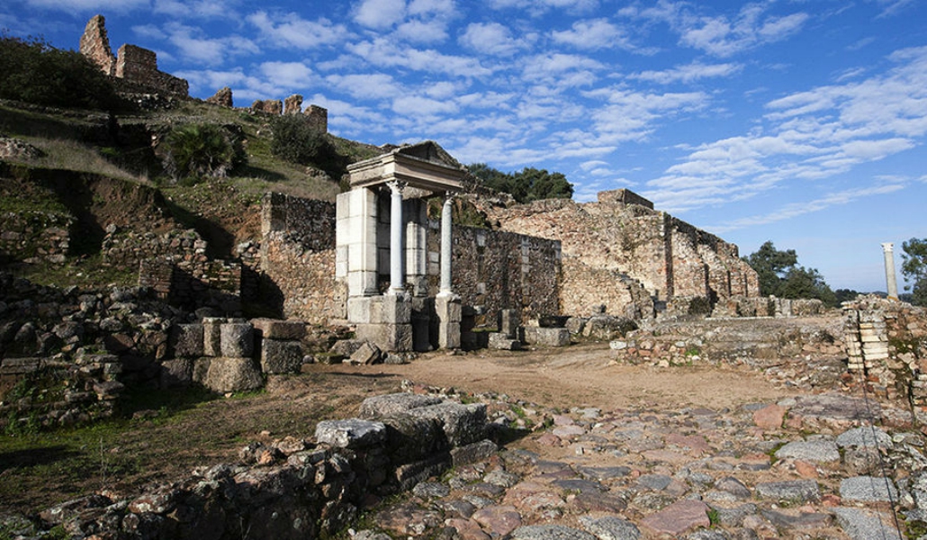 Sit tibi terra levis: Munigua, la antigua ciudad romana de la provincia ...
