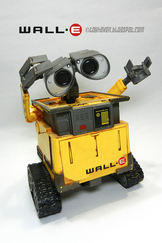 toyhaven: Thinkway Toys 2008 Transforming WALL∙E robot figure