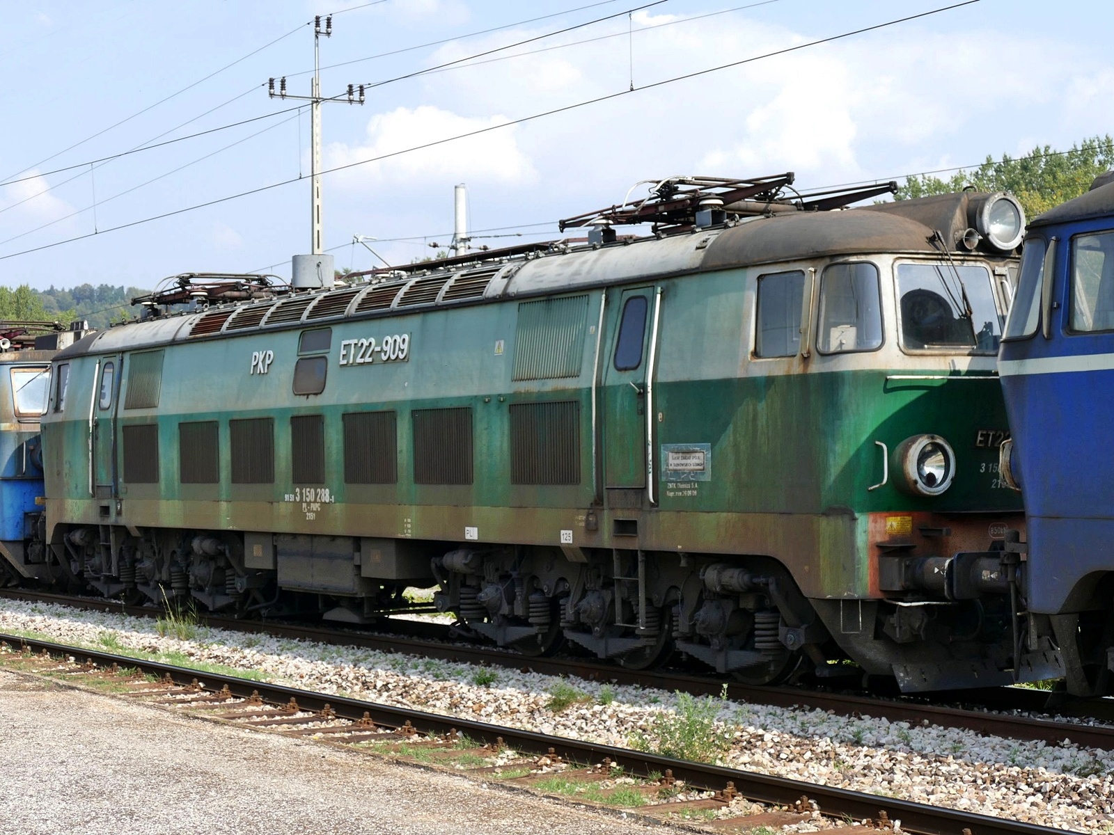 ET22-600 + ET22-1212 + ET22-1051 + ET22-909 na stacji Sitkówka Nowiny ...