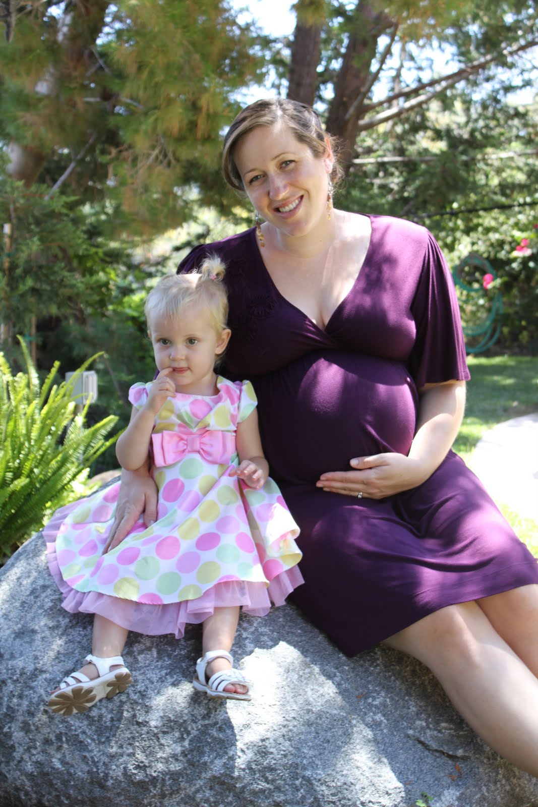 The Adventures of SaraMiah: Preggy Photo Shoot (8/6/11)
