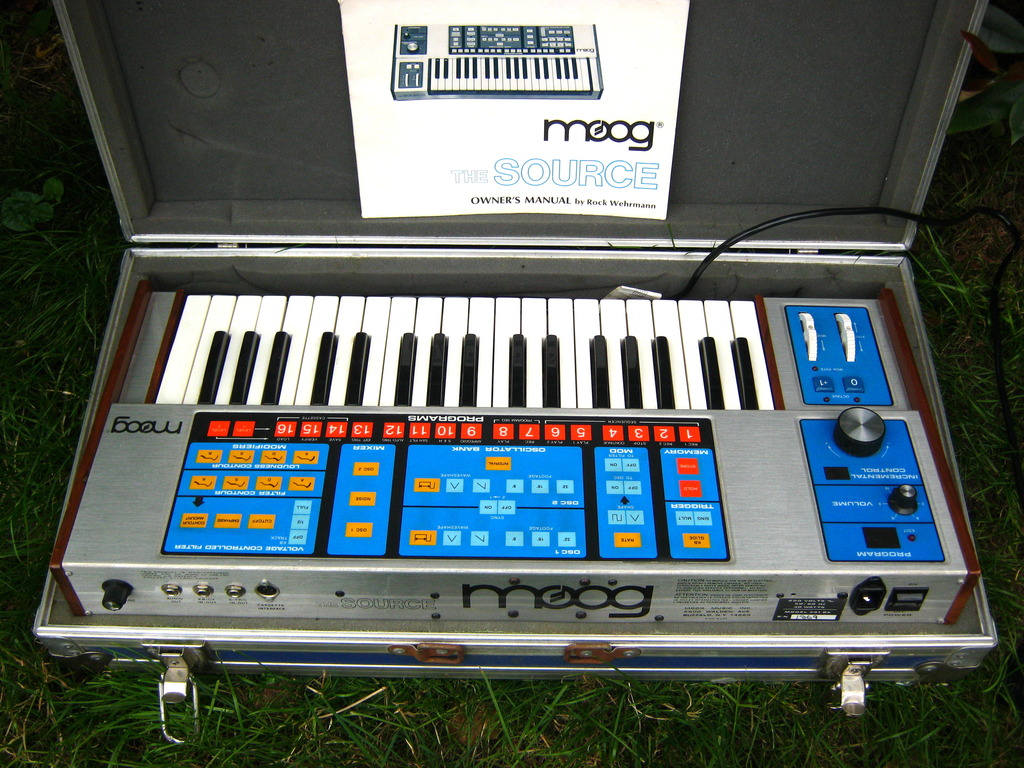 MATRIXSYNTH: Vintage MOOG The Source SN 1869