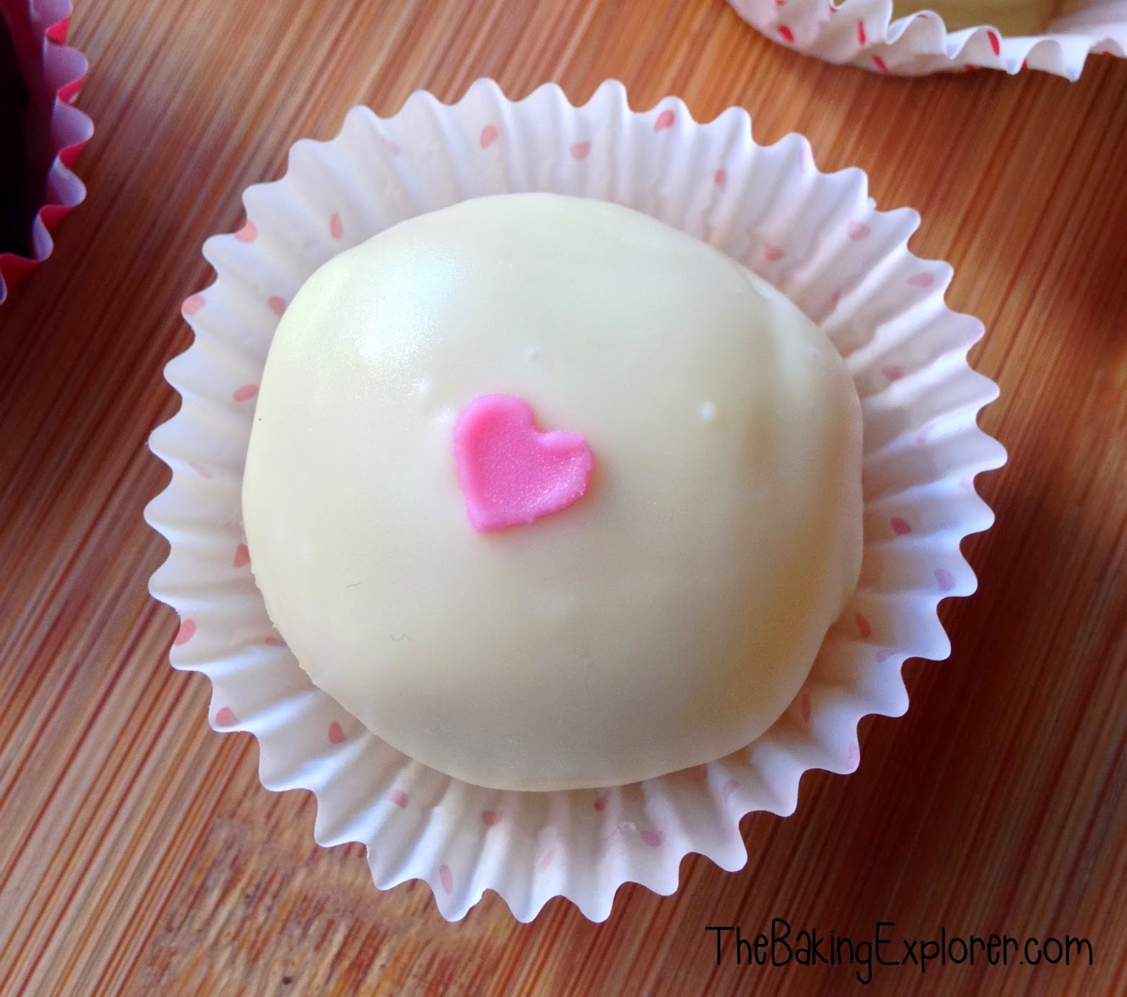 Pink Velvet Cake Truffles - The Baking Explorer
