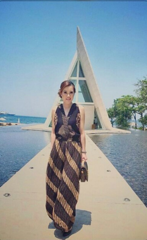 Inspirasi Model Gaun Batik Modern 3 - DeRayen Fashion