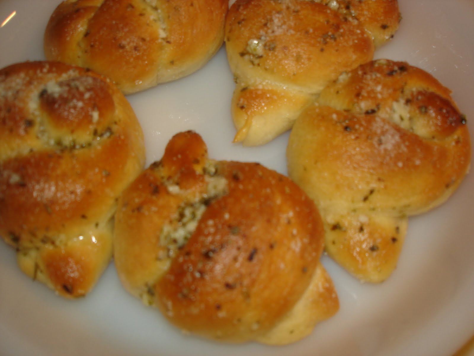 The Tiny Skillet: The Best Garlic Knots!