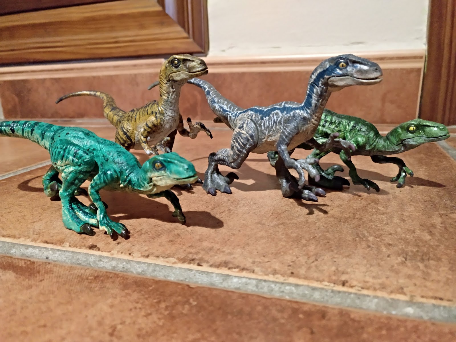 El Blog de Bahia: Repaint: Velociraptor "Echo" Jurassic World (Mattel 2018)