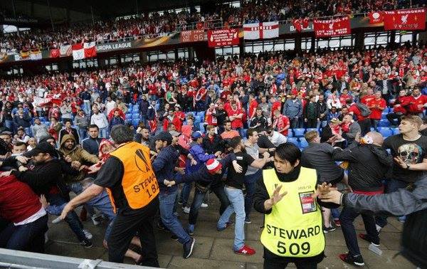 Football Hooligan Pictures: SEVENTEEN PICTURES: Liverpool & Seville ...