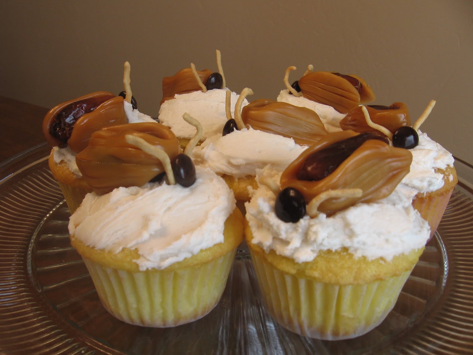 This Is What We're Munching...: Cockroach Cupcakes