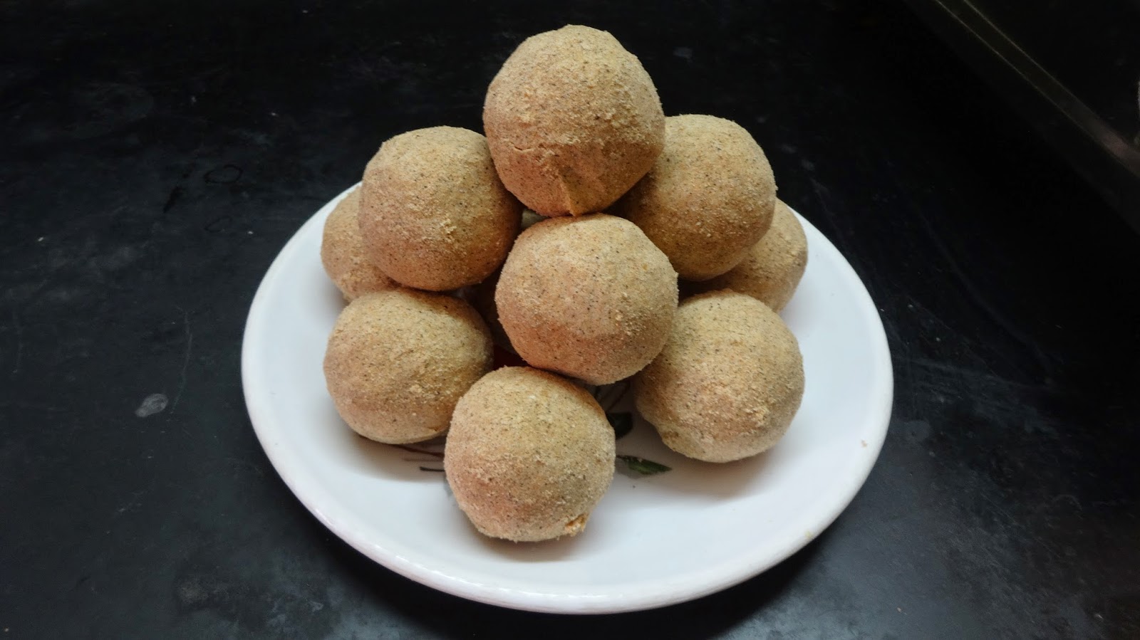 Minapa Sunnundalu / Urad Dal Laddu/उरद दाल लड्डू /మినప సున్నుండలు ...