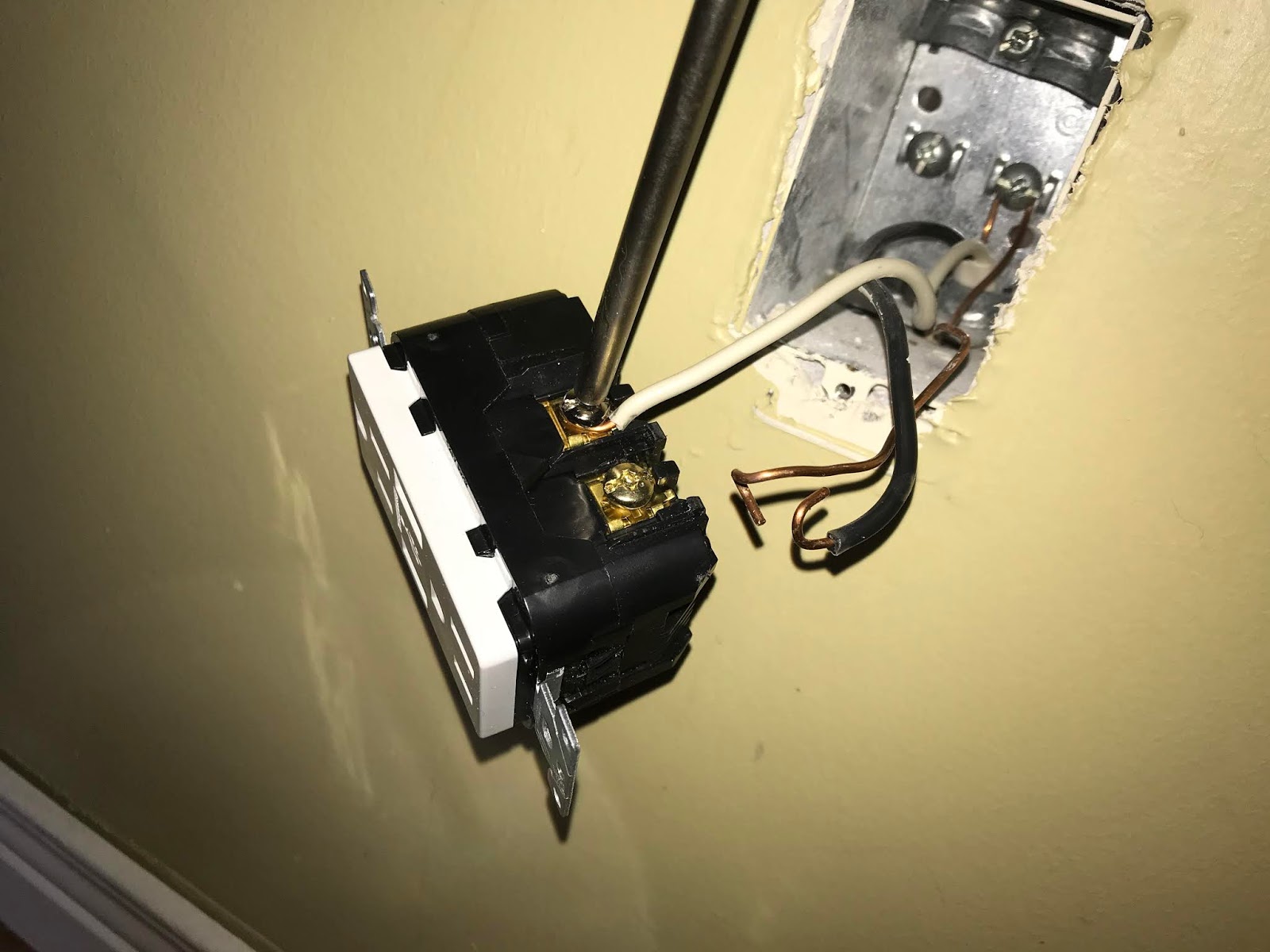 Installing an USB Charger Wall Outlet | Small Workshop Chronicles