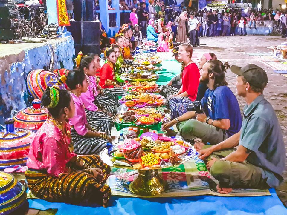 Panorama Pulau Buton Negeri Seribu Benteng: Kande-kandea Tradisi Buton ...